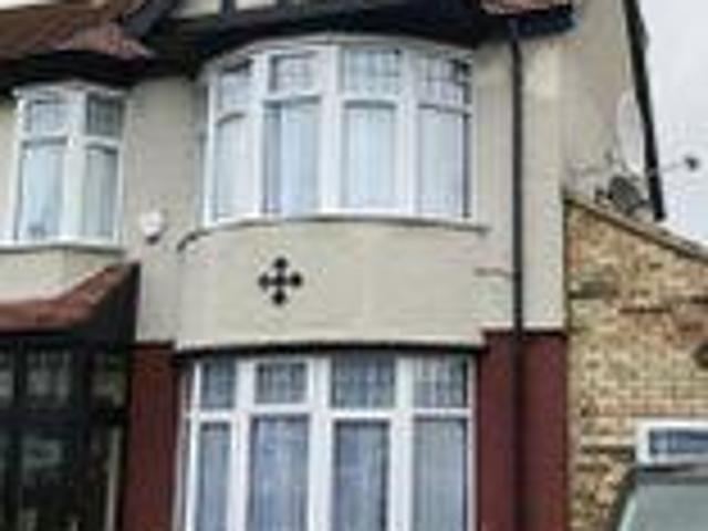 3 Bedrooms Flat for rent in Hedge Lane, London N13
