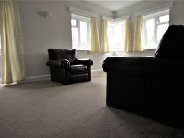 3 Bedrooms Flat for rent in Helena Court, Eaton Rise, Ealing, London W5