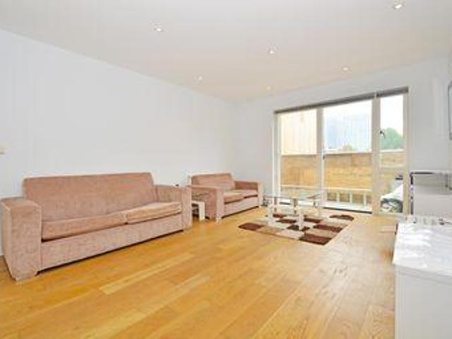 3 Bedrooms Flat for rent in Heneage Street, London E1