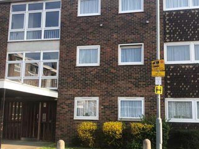3 Bedrooms Flat for rent in Henrys Walk, Hainault IG6
