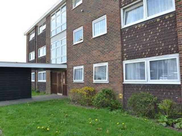 3 Bedrooms Flat for rent in Henrys Walk, Hainault, Ilford IG6