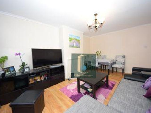 3 Bedrooms Flat for rent in Henrys Walk, Ilford IG6