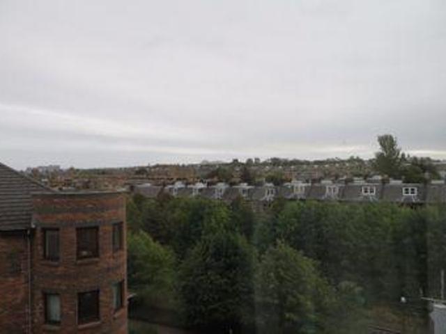 3 Bedrooms Flat for rent in Hermand Street, Edinburgh EH11