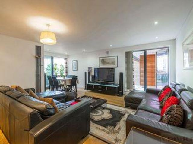 3 Bedrooms Flat for rent in Hermitage Street, London W2