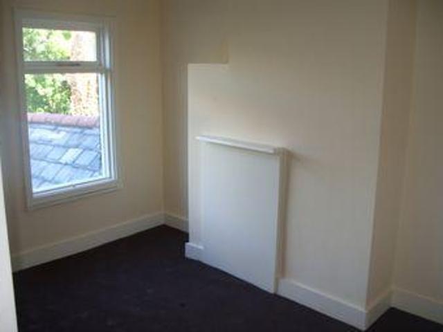 3 Bedrooms Flat for rent in High Town Road, Luton LU2