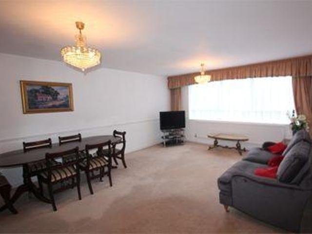 3 Bedrooms Flat for rent in High Mount, Station Road, London NW4