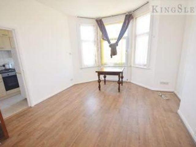 3 Bedrooms Flat for rent in High Mount, Station Road, London NW4