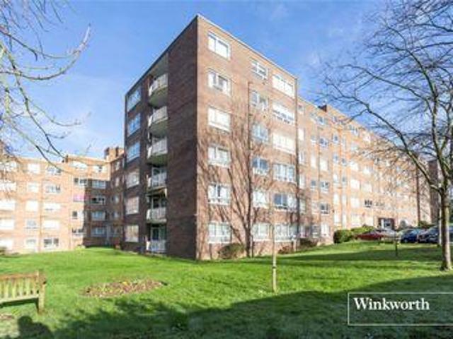 3 Bedrooms Flat for rent in High Mount, Station Road, London NW4
