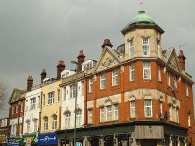 3 Bedrooms Flat for rent in High Road, Whetstone N20
