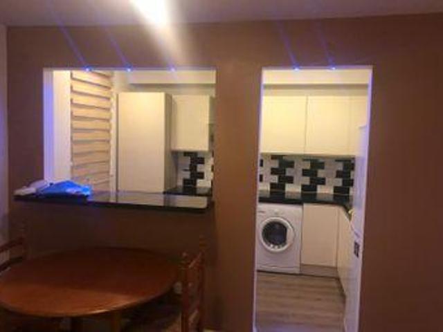 3 Bedrooms Flat for rent in High Street, London BR1