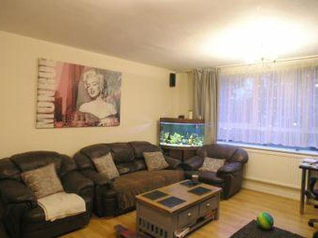 3 Bedrooms Flat for rent in Highmount, Station Road NW4