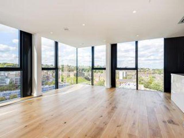 3 Bedrooms Flat for rent in Highgate Hill, London N19