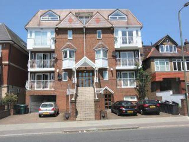3 Bedrooms Flat for rent in Highview House, Queens Road, Hendon NW4