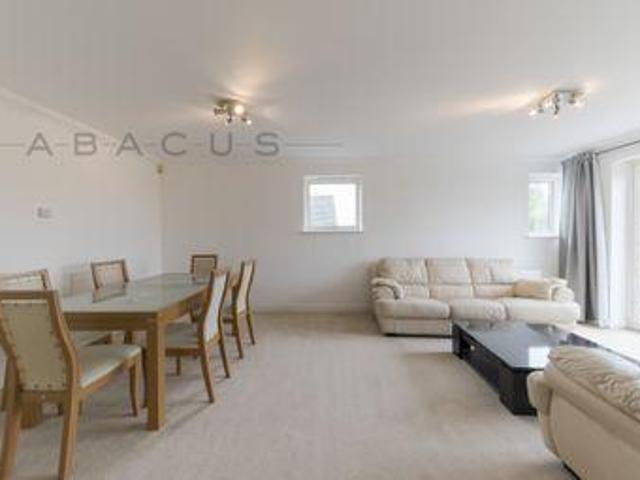 3 Bedrooms Flat for rent in Highview House, Queens Road, London NW4