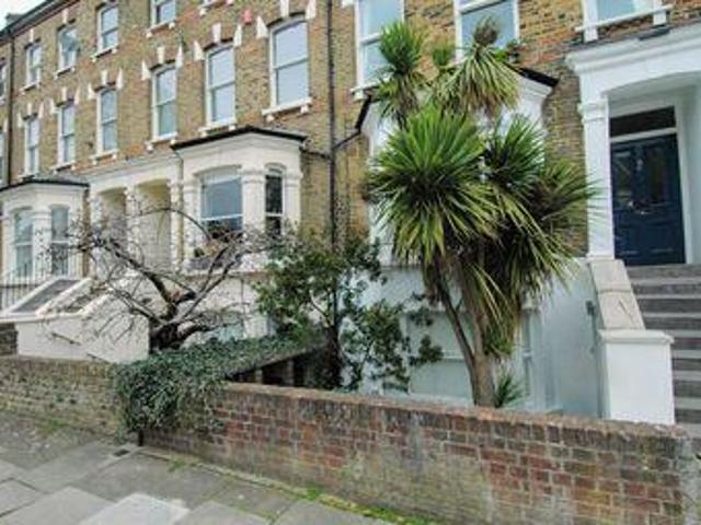 3 Bedrooms Flat for rent in Highwood Road, Holloway, London N19