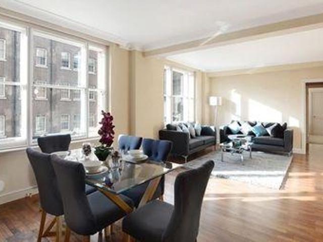 3 Bedrooms Flat for rent in Hill Street, London W1J