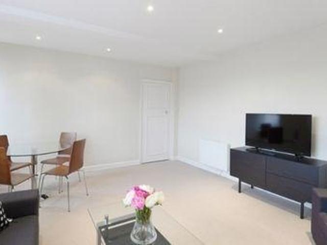 3 Bedrooms Flat for rent in Hill Street, Mayfair, London W1J