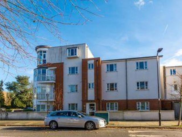 3 Bedrooms Flat for rent in Hillcrest, Ealing W5