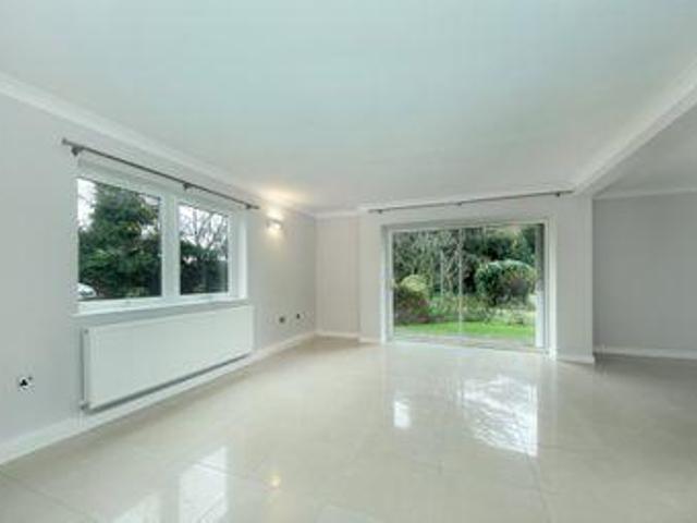 3 Bedrooms Flat for rent in Hillcrest Road, London W5