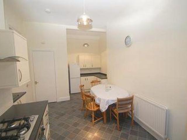 3 Bedrooms Flat for rent in Hillside Crescent, Edinburgh EH7