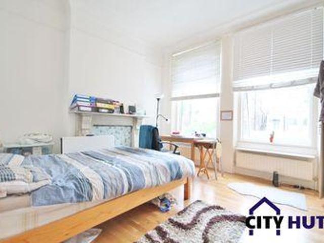 3 Bedrooms Flat for rent in Hugo Road, London N19