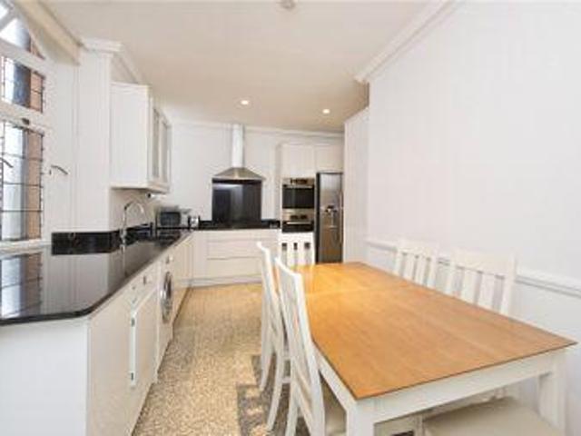 3 Bedrooms Flat for rent in Hyde Park Gate, London SW7