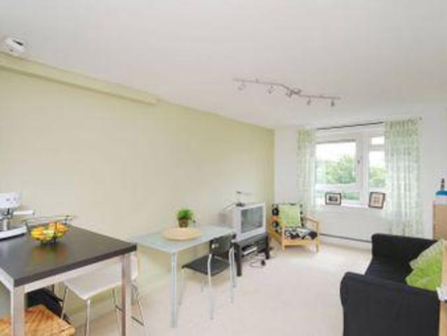 3 Bedrooms Flat for rent in Hydethorpe Road, Balham SW12