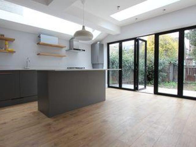3 Bedrooms Flat for rent in Inglethorpe Street, London SW6
