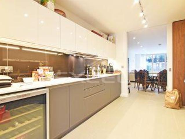 3 Bedrooms Flat for rent in Ionic Court, 847 Finchley Road, London NW11