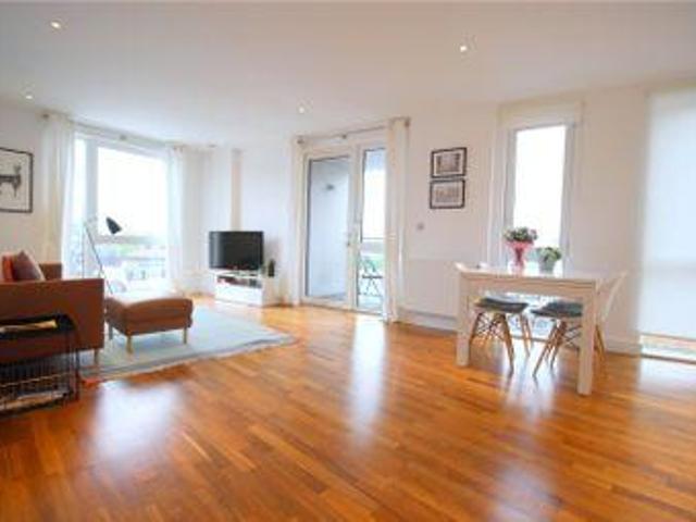 3 Bedrooms Flat for rent in John Donne Way, London SE10