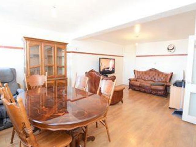 3 Bedrooms Flat for rent in John Ruskin Street, London SE5