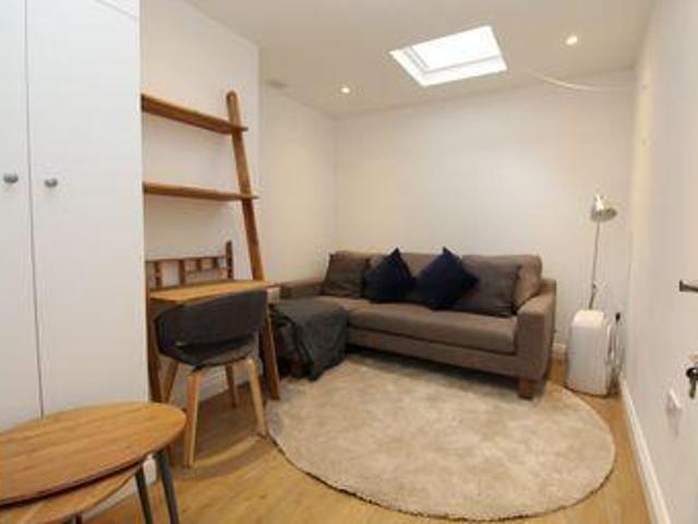 3 Bedrooms Flat for rent in Junction Road, Islington N19