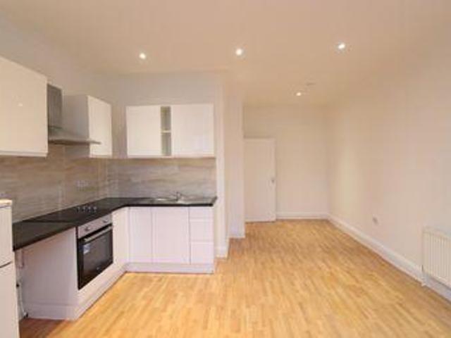 3 Bedrooms Flat for rent in Oakfield Road, Croydon, London CR0