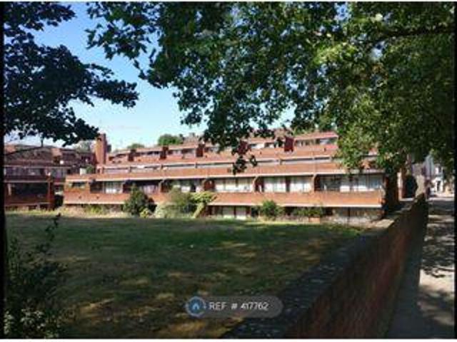 3 Bedrooms Flat for rent in Oakshott Court, London NW1