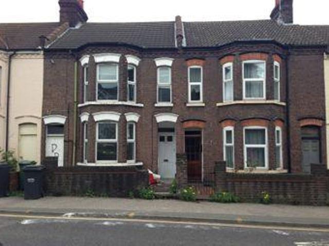 3 Bedrooms Flat for rent in Old Bedford Road, Luton LU2