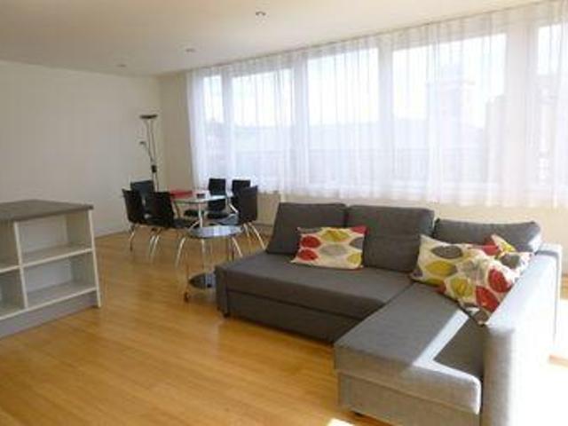 3 Bedrooms Flat for rent in Old Infirmary Lane, Edinburgh EH1