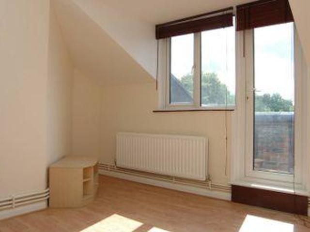 3 Bedrooms Flat for rent in Old London Road, Kingston KT2