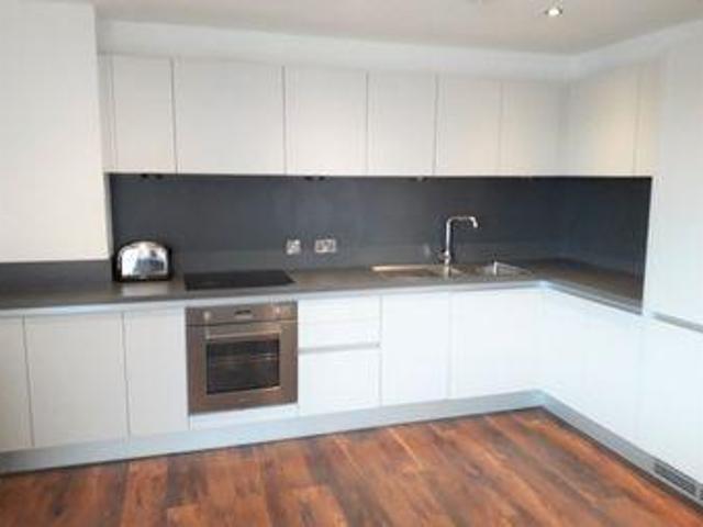 3 Bedrooms Flat for rent in Ordsall Lane, Salford M5