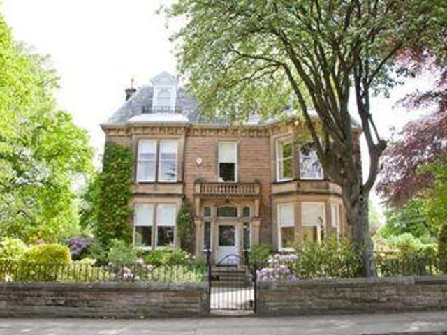 3 Bedrooms Flat for rent in Oswald Road, Edinburgh EH9