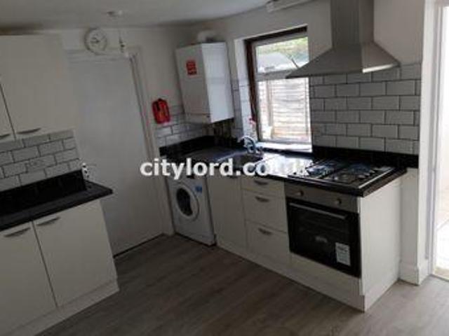 3 Bedrooms Flat for rent in Osborne Road, London E7