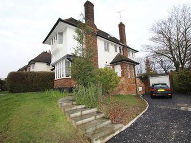 3 Bedrooms Flat for rent in Ossulton Way, London N2