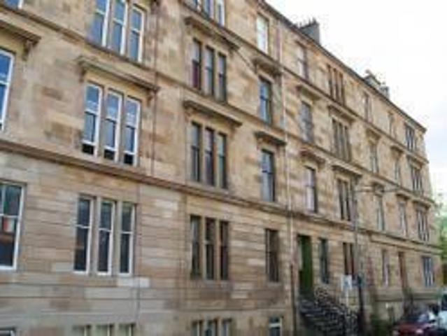 3 Bedrooms Flat for rent in Otago Street, Glasgow G12