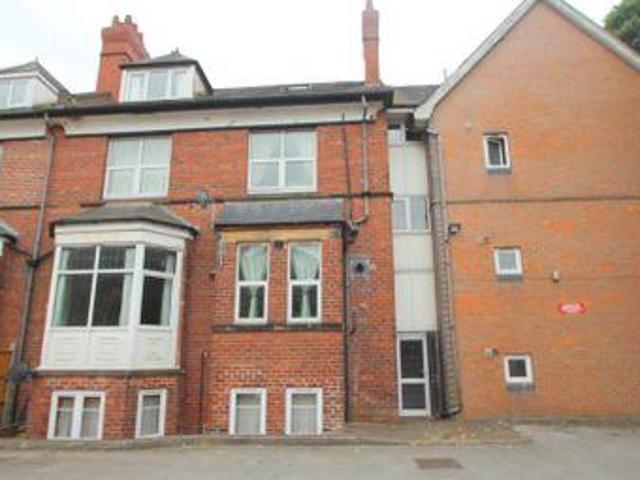 3 Bedrooms Flat for rent in Otley Road, Headingley, Leeds LS16