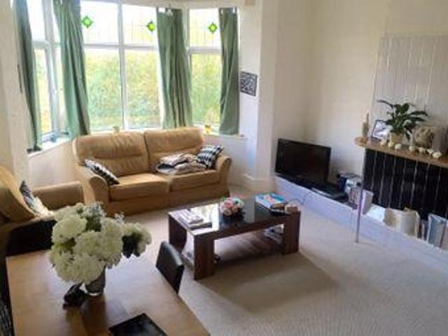 3 Bedrooms Flat for rent in Otley Road, Leeds LS16