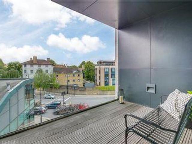 3 Bedrooms Flat for rent in Oval Road, London NW1
