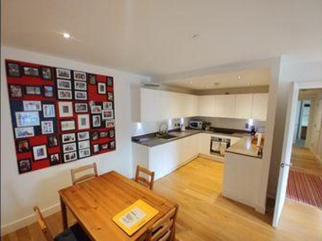 3 Bedrooms Flat for rent in Love Lane, Greenwich, London SE18