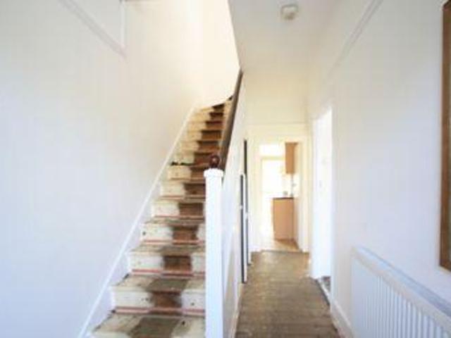 3 Bedrooms Flat for rent in Lower Downs Rd, Wimbledon SW20