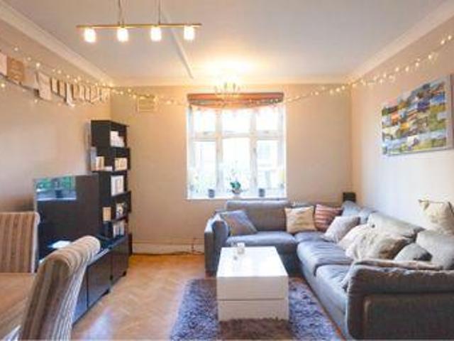 3 Bedrooms Flat for rent in Lower Road, London SE16