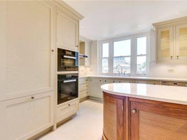 3 Bedrooms Flat for rent in Lowndes Square, London SW1X