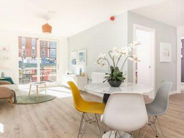 3 Bedrooms Flat for rent in Lockgate Square, Salford M5